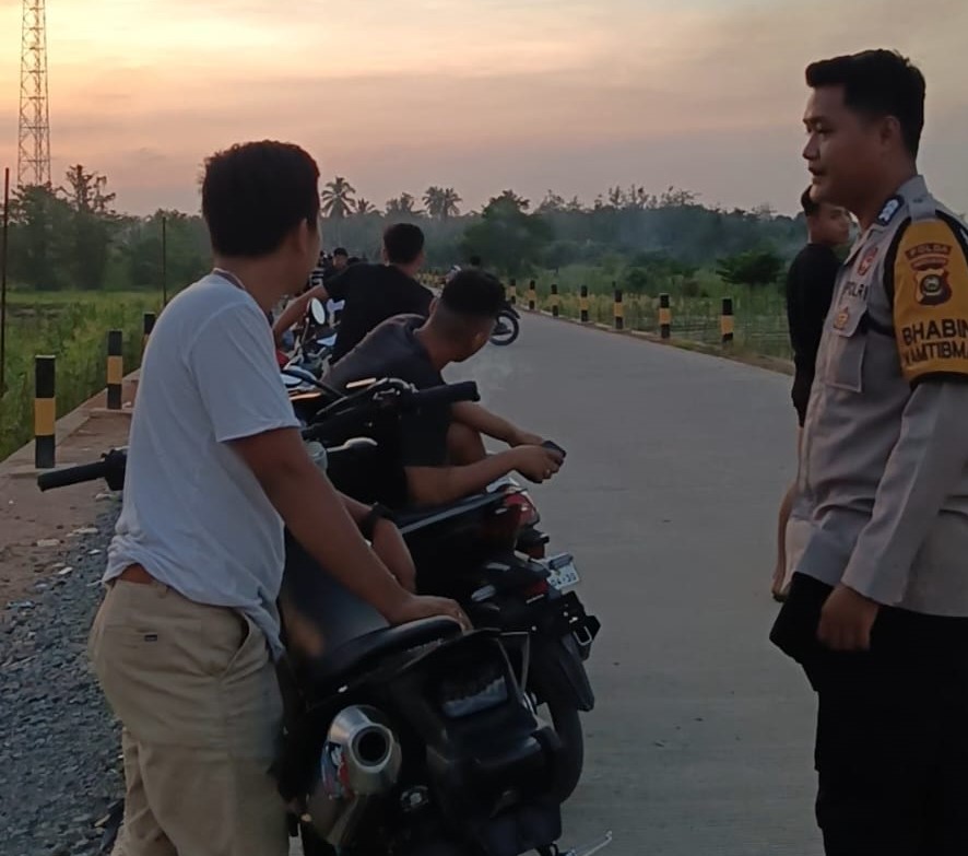 Cegah Balap Liar, Bhabinkamtibmas Beri Edukasi kepada Para Remaja