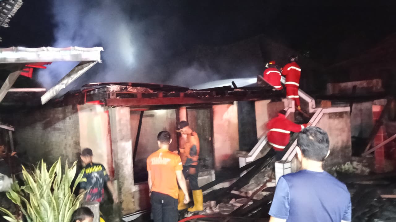 Diduga Korsleting Listrik, 2 Rumah di Muara Enim Ludes Dilalap si Jago ...
