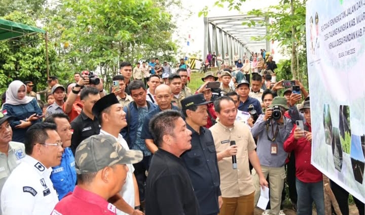 Akses Jalan dan Jembatan Penghubung Desa Talang Nangka Muara Enim dan ...